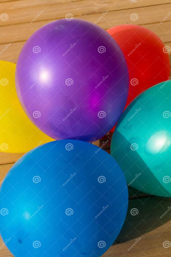 Cinco globos foto de archivo. Imagen de completo, globos - 53678590