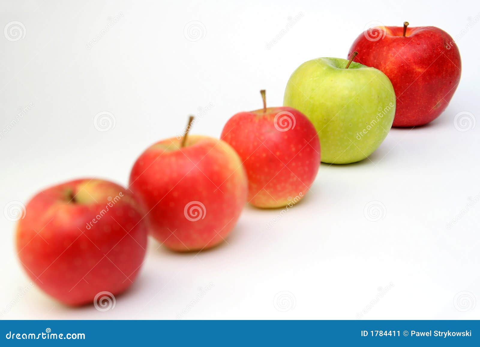 Cinco manzanas imagen de archivo. Imagen de sano, manzanas - 1784411