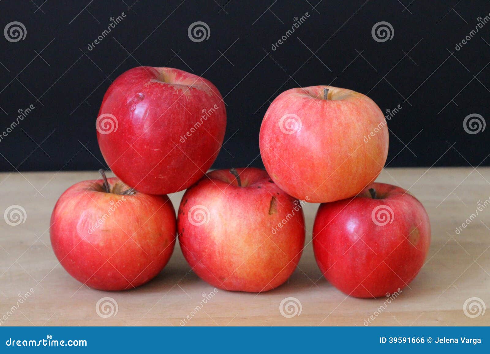 Cinco manzanas foto de archivo. Imagen de manzanas, vector - 39591666