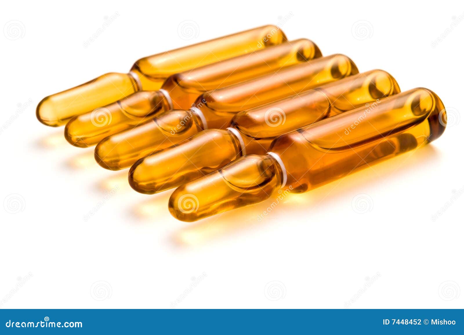 Cinco redomas aisladas foto de archivo. Imagen de muestra - 7448452