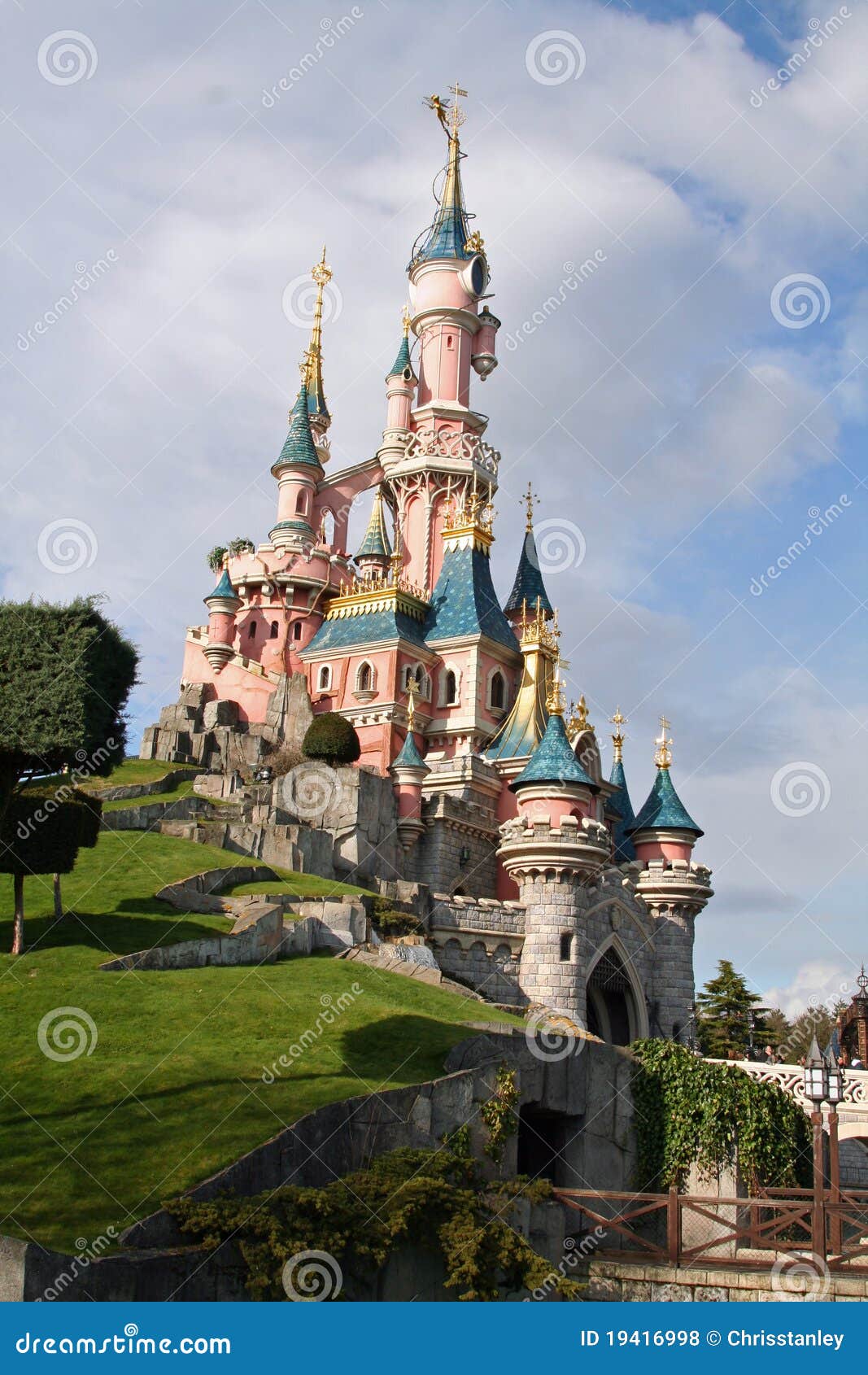 Cinderella Castle Disneyland Anaheim Closeup Signage Editorial Photo ...