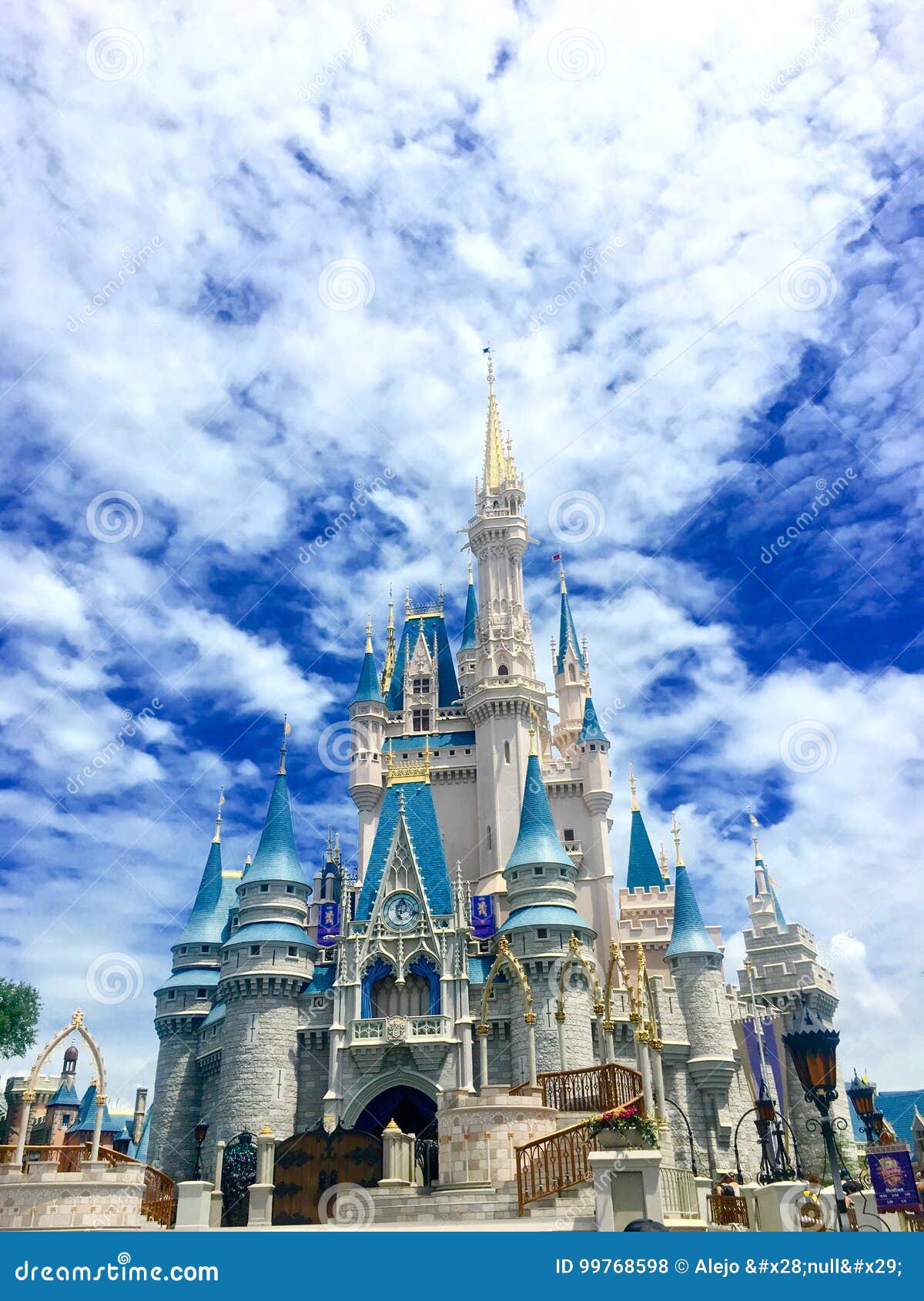 Cinderella Castle foto de archivo editorial. Imagen de blanco - 99768598