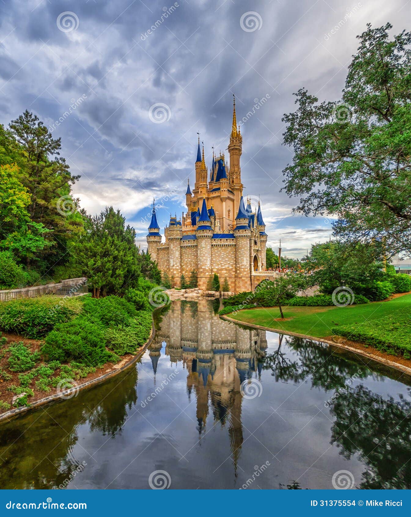 Cinderella Castle Disneyland Anaheim Closeup Signage Editorial Photo ...