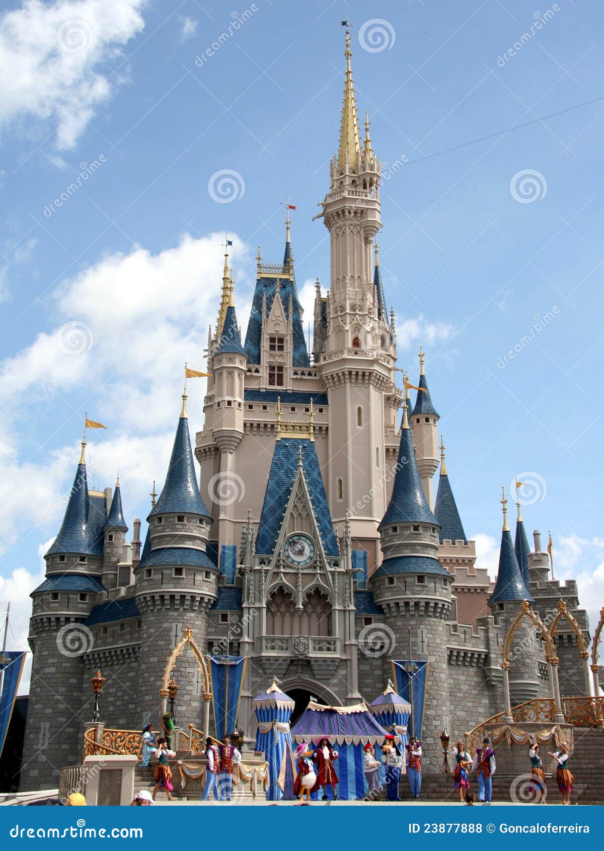 Cinderella Castle Walt Disney World Editorial Stock Photo - Image of ...