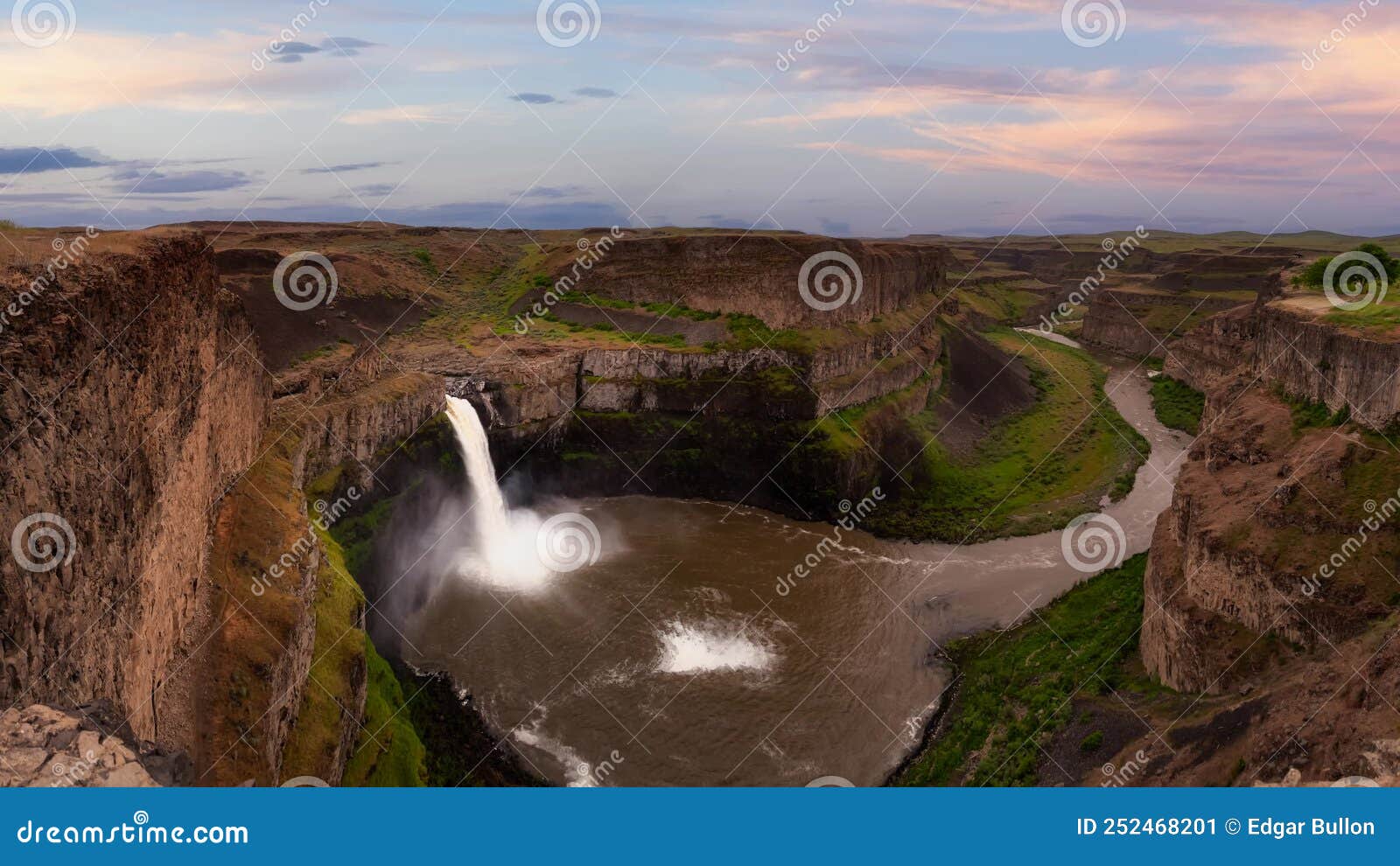 Cinemagraph Continuous Loop. Waterfall in the American Mountain ...