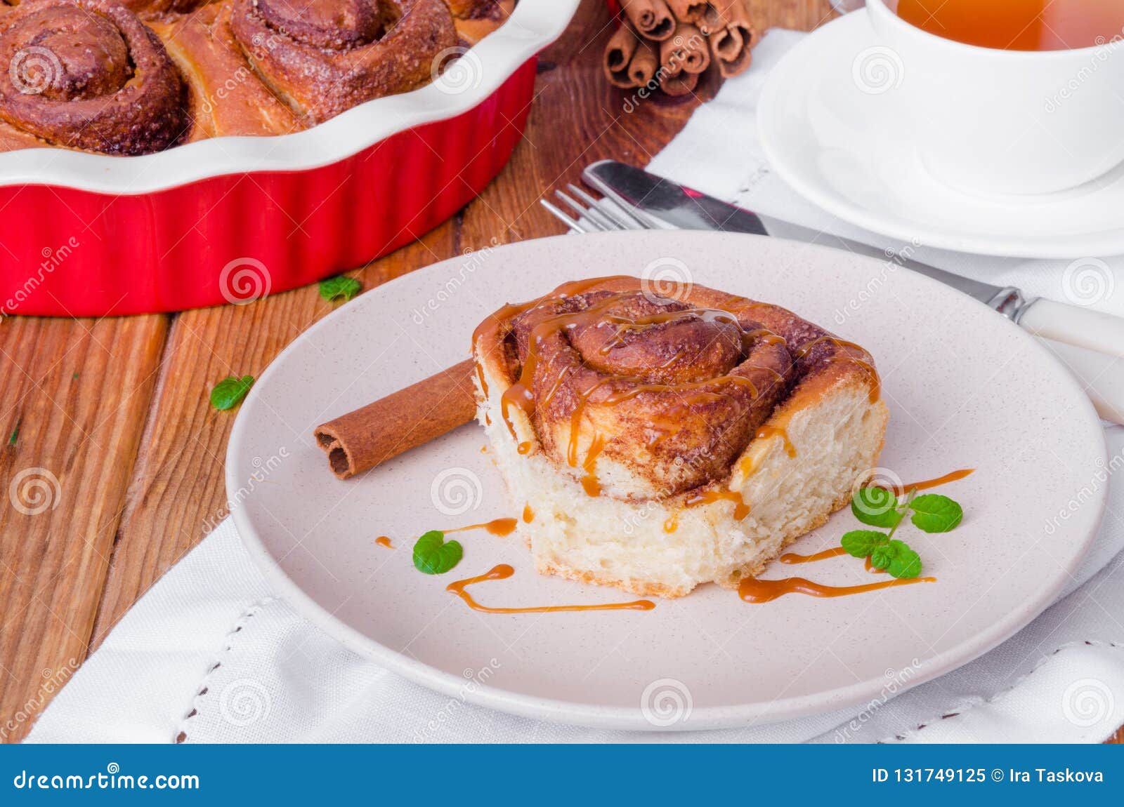 Cinnabon imagen de archivo. Imagen de suave, caramelo - 131749125