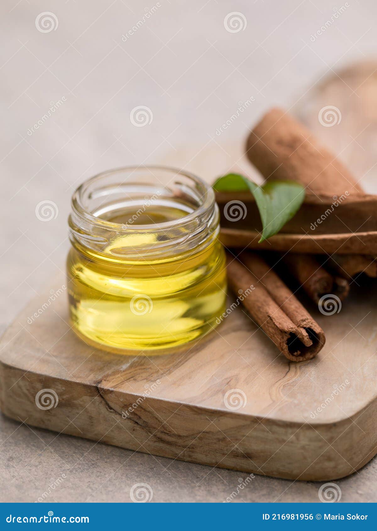 Bark And Essential Extract Of Medicinal Plant Cat's Claw, Uncaria ...