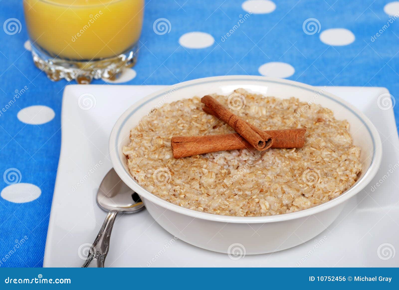 Cinnamon Oatmeal with Orange Juice Stock Photo - Image of diet, plate ...