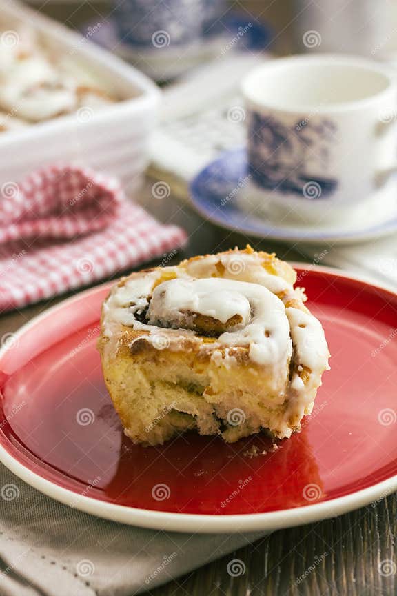 Cinnamon roll vertical stock image. Image of glaze, cinnamon - 42061711