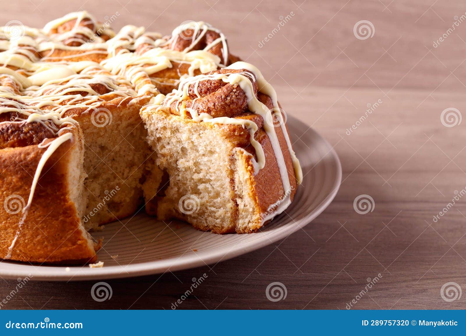 Cinnamon Rolls Cake, with Icing Stock Photo - Image of bread, cinnamon ...