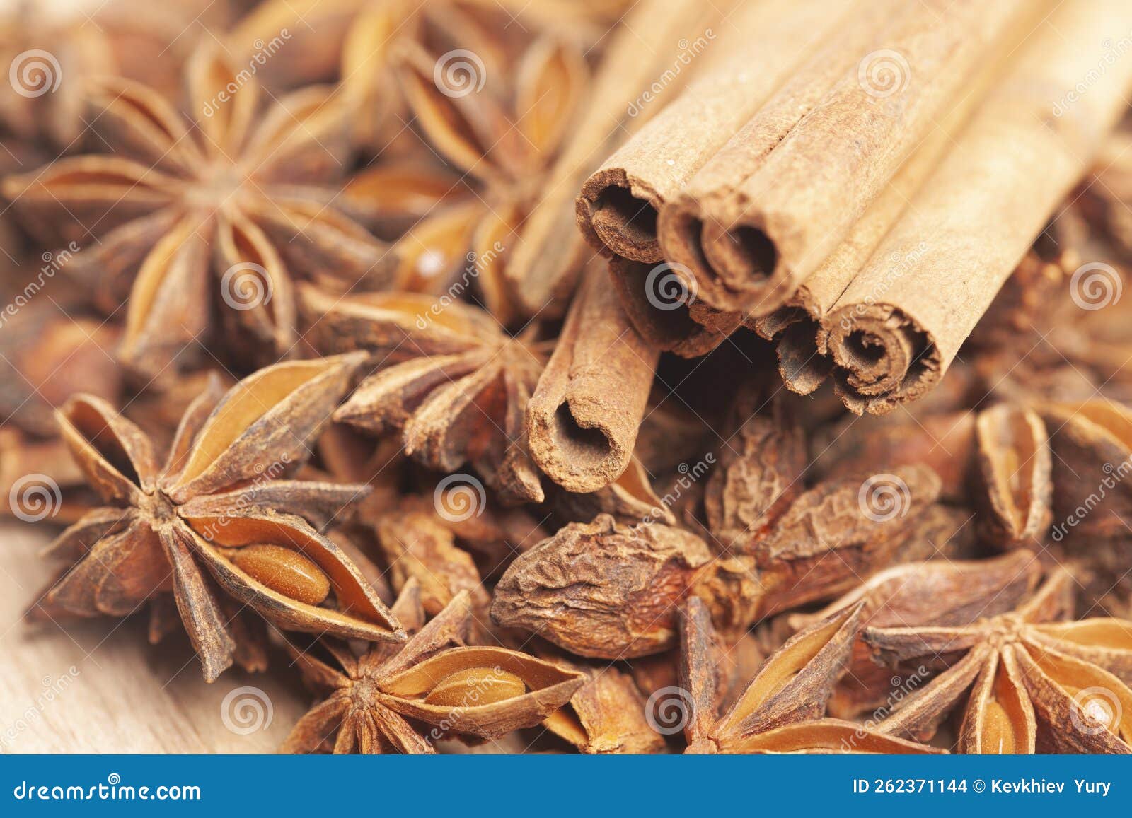 Cinnamon Sticks and Anise Star Stock Photo - Image of cinnamon, closeup ...
