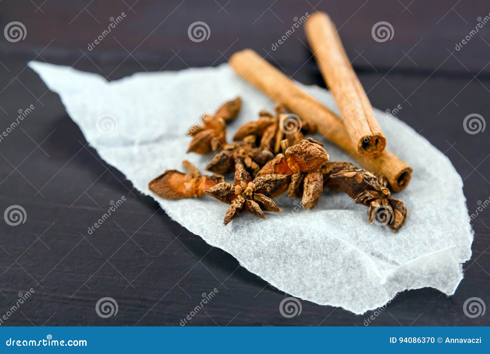 Cinnamon sticks close up stock photo. Image of closeup - 94086370