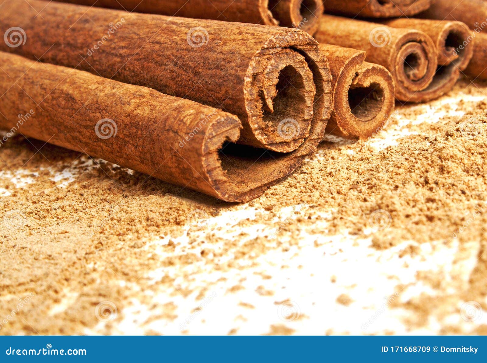Cinnamon Sticks with Its Dust Stock Image - Image of close, cinnamon ...