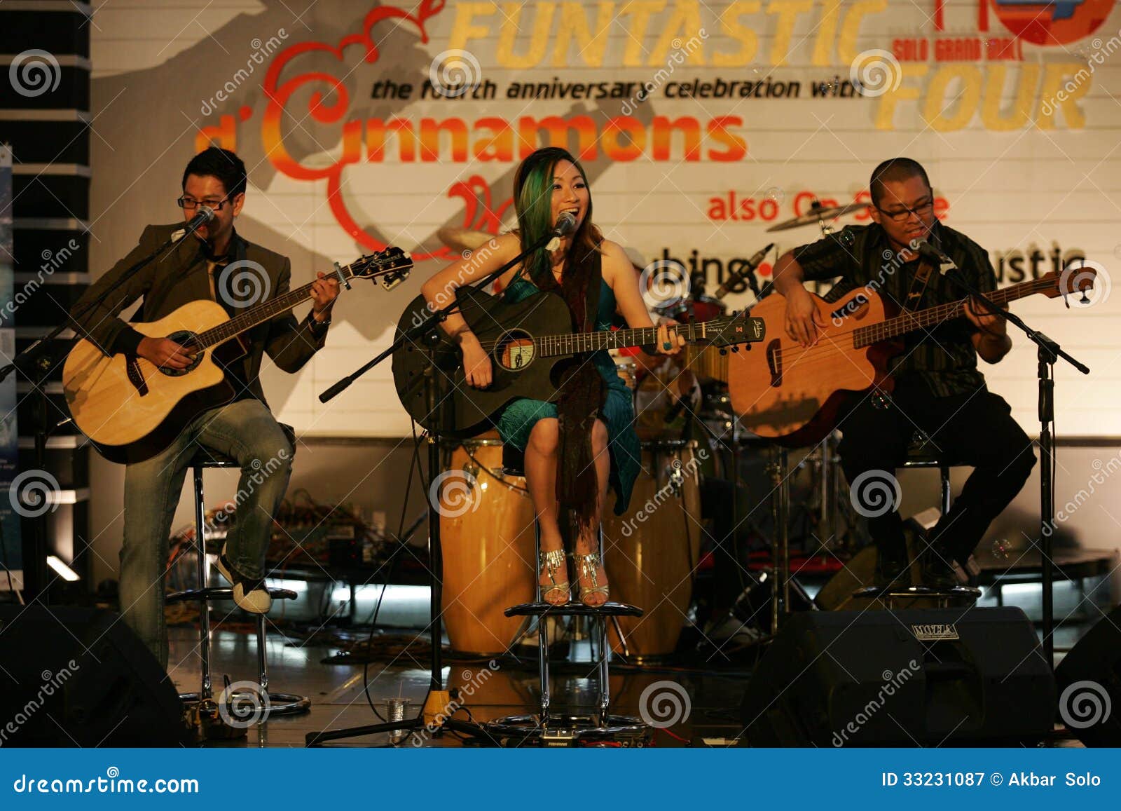 The cinnamons editorial photography. Image of band, guitar - 33231087