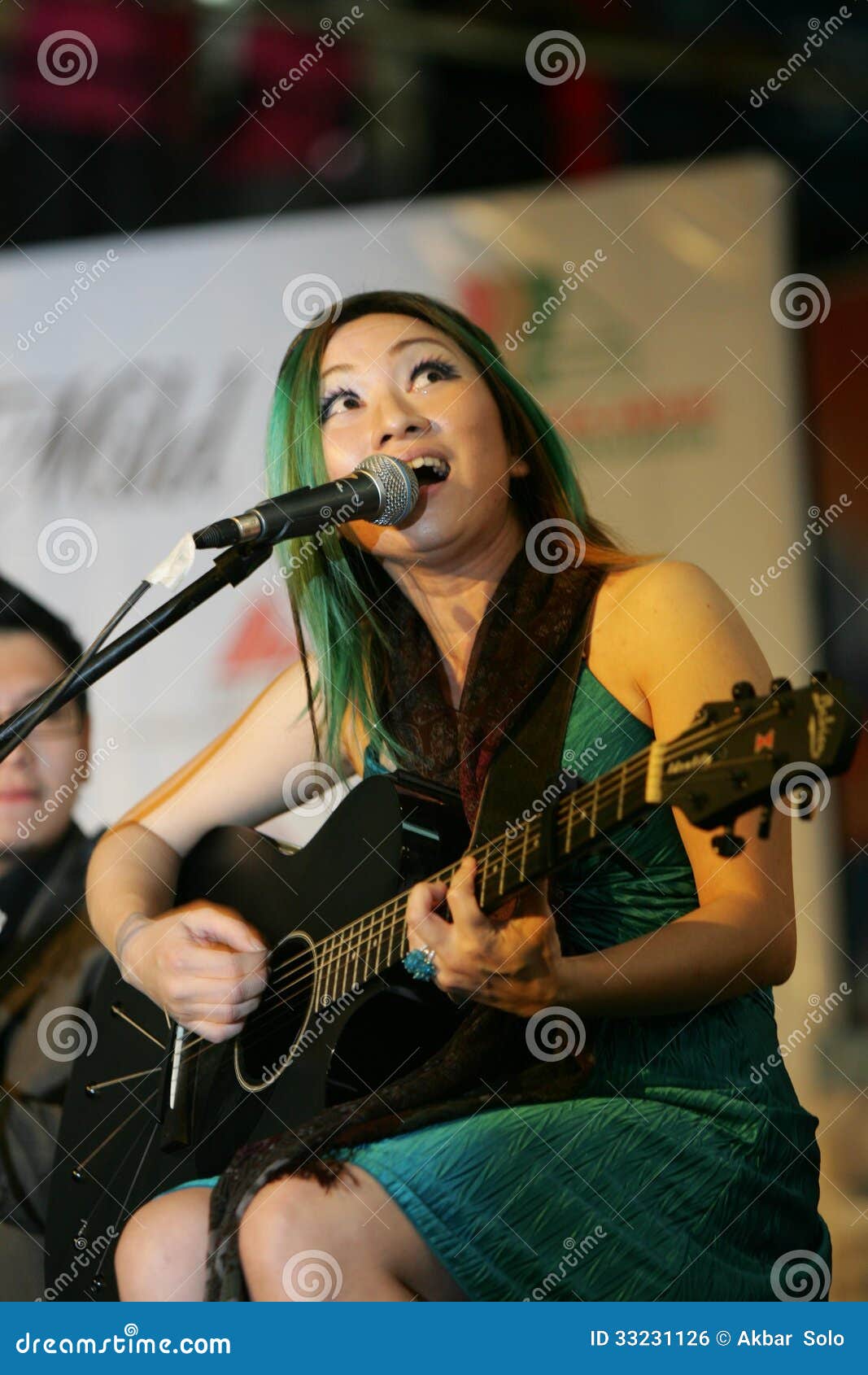 The cinnamons editorial photo. Image of music, asia, stage - 33231126