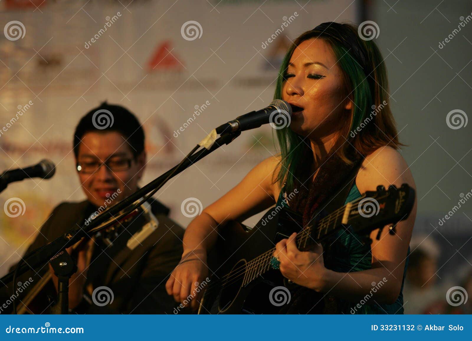 The cinnamons editorial photography. Image of perform - 33231132