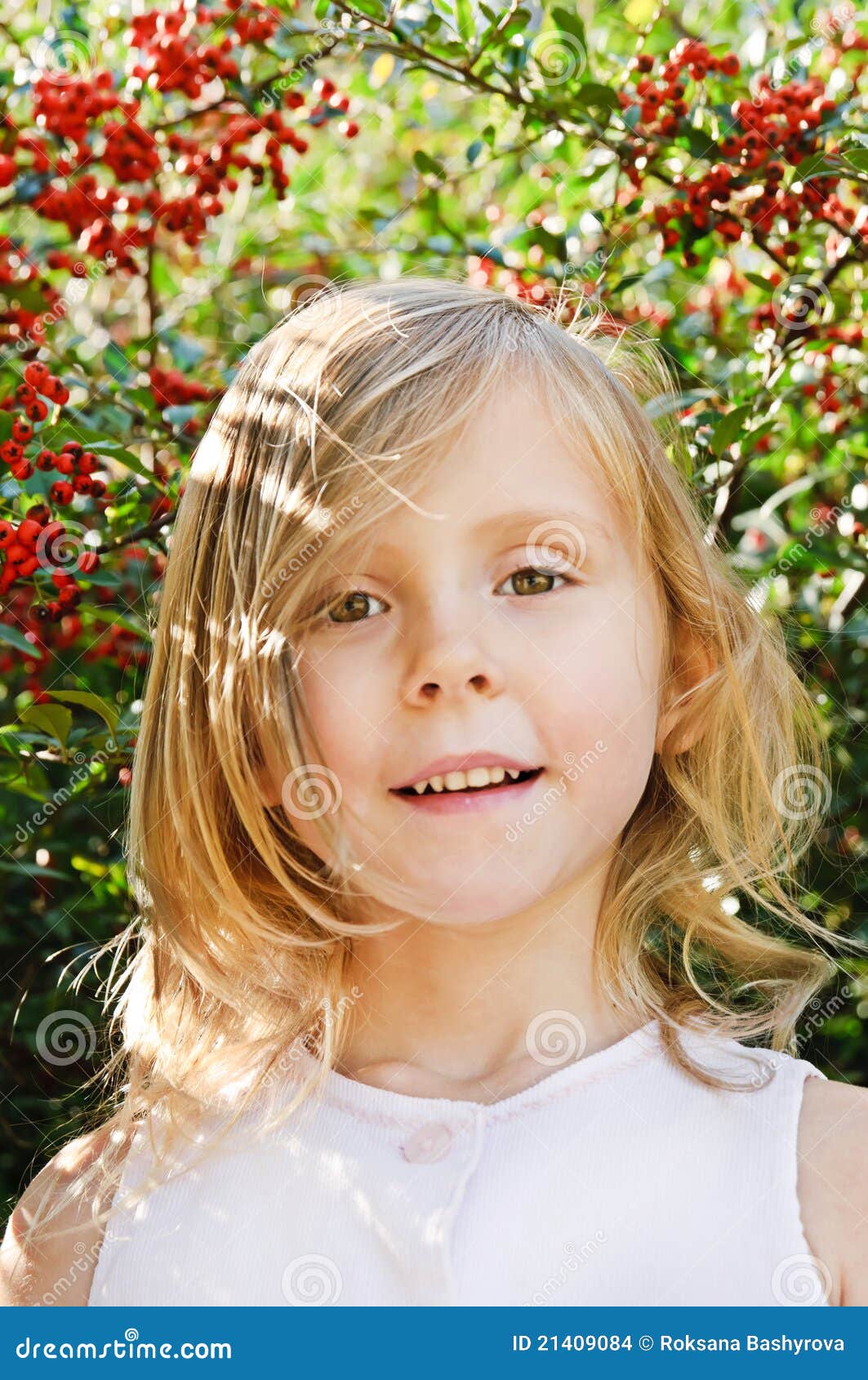 Cinque anni della ragazza fotografia stock. Immagine di aperto - 21409084