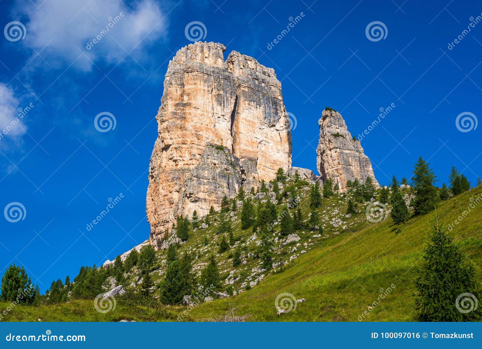 Cinque Torri стоковое фото. изображение насчитывающей ландшафт - 100097016