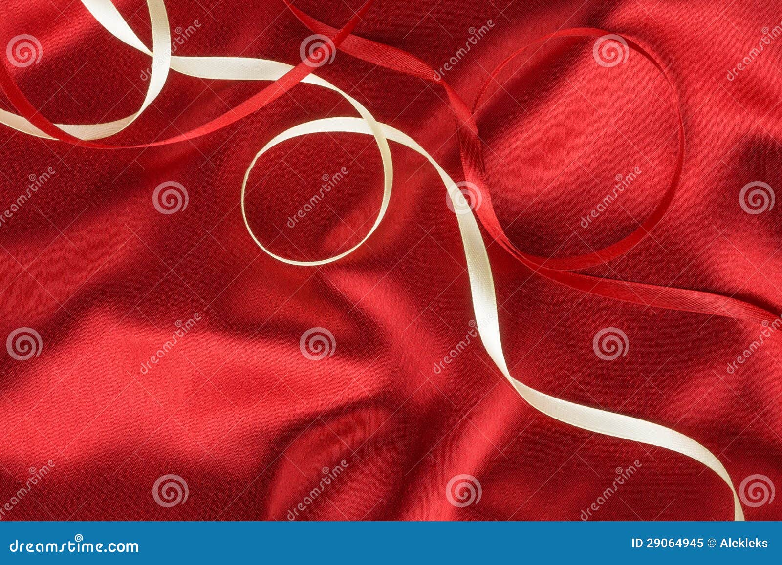 Cinta Roja Y Blanca En Una Seda Roja Imagen de archivo - Imagen de ...