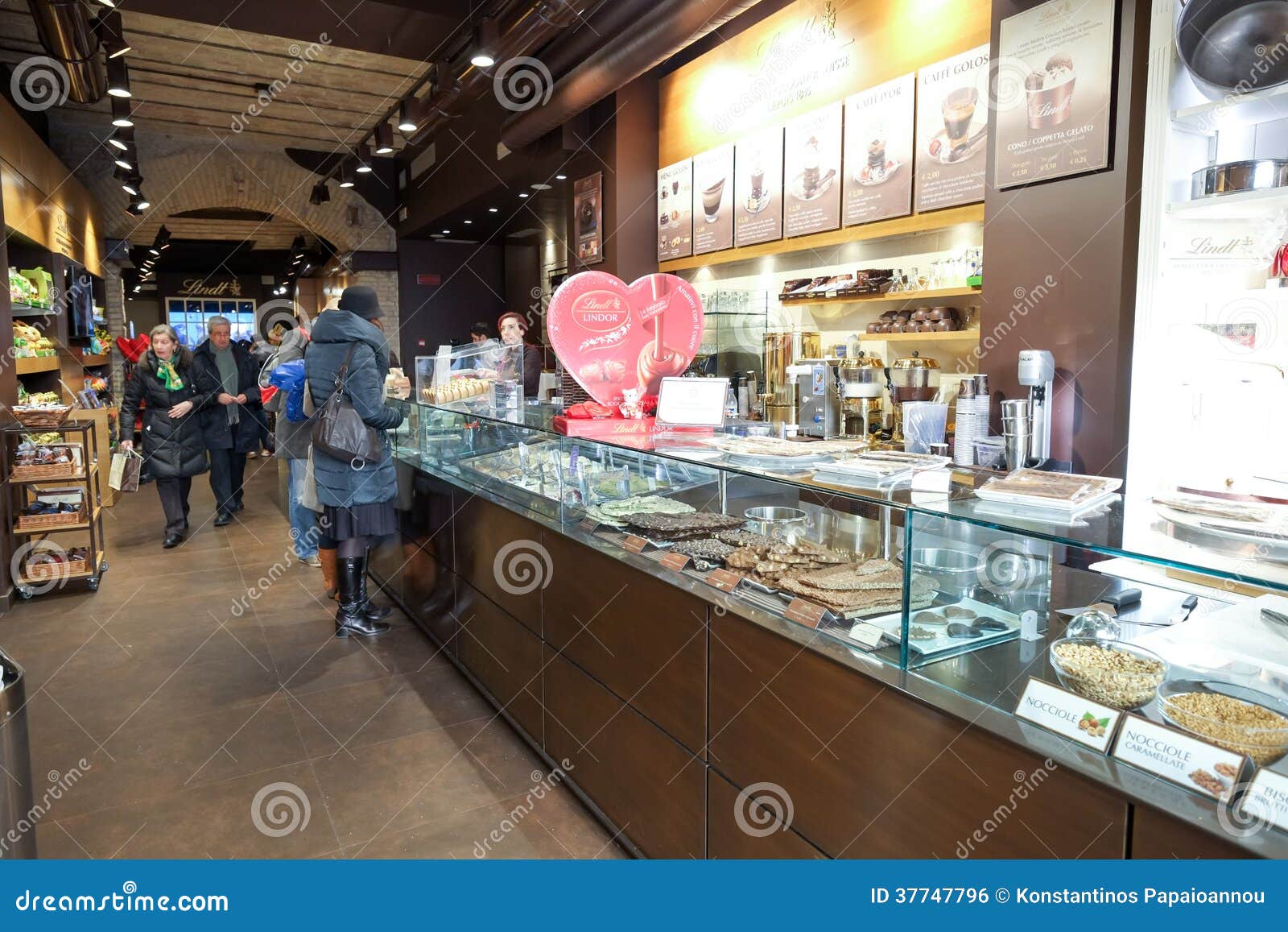 Cioccolato Di Lindt E Negozio Dolce Fotografia Editoriale - Immagine di ...