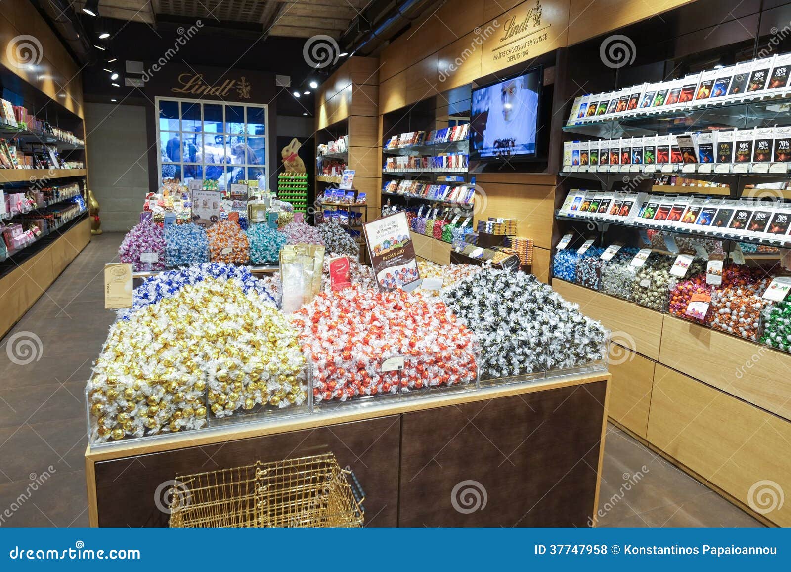 Cioccolato Di Lindt E Negozio Dolce Fotografia Stock Editoriale ...