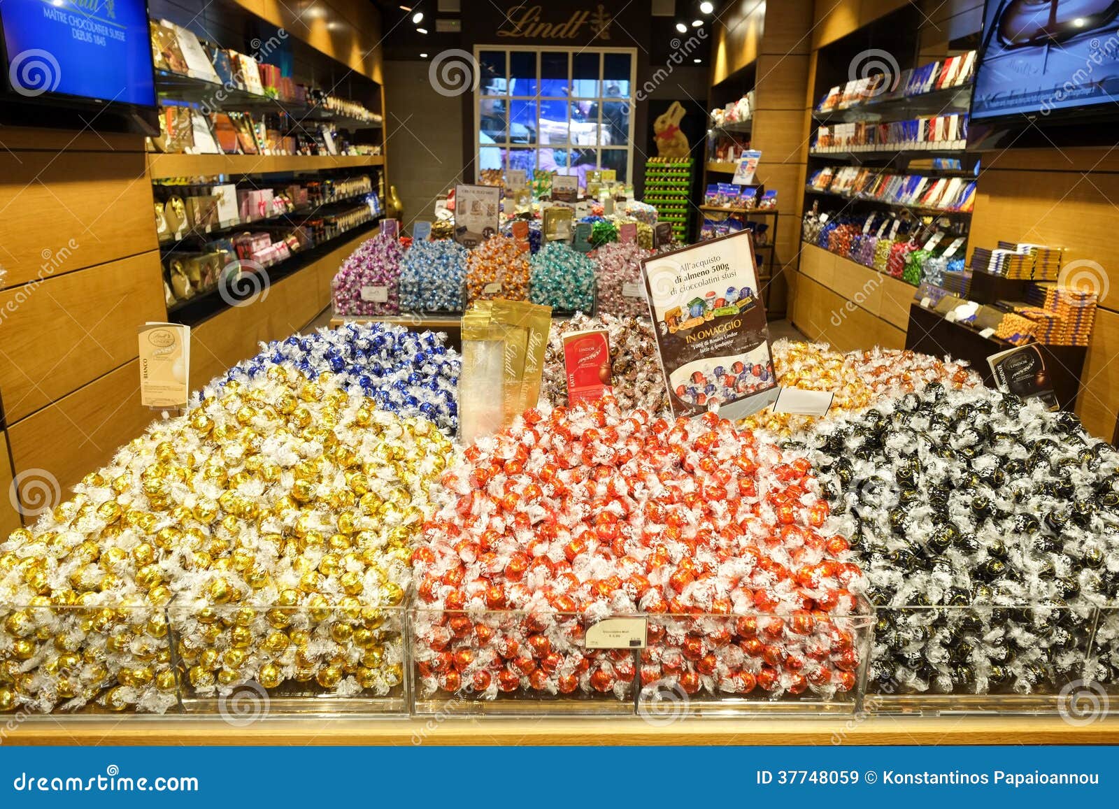 Cioccolato Di Lindt E Negozio Dolce Immagine Stock Editoriale ...