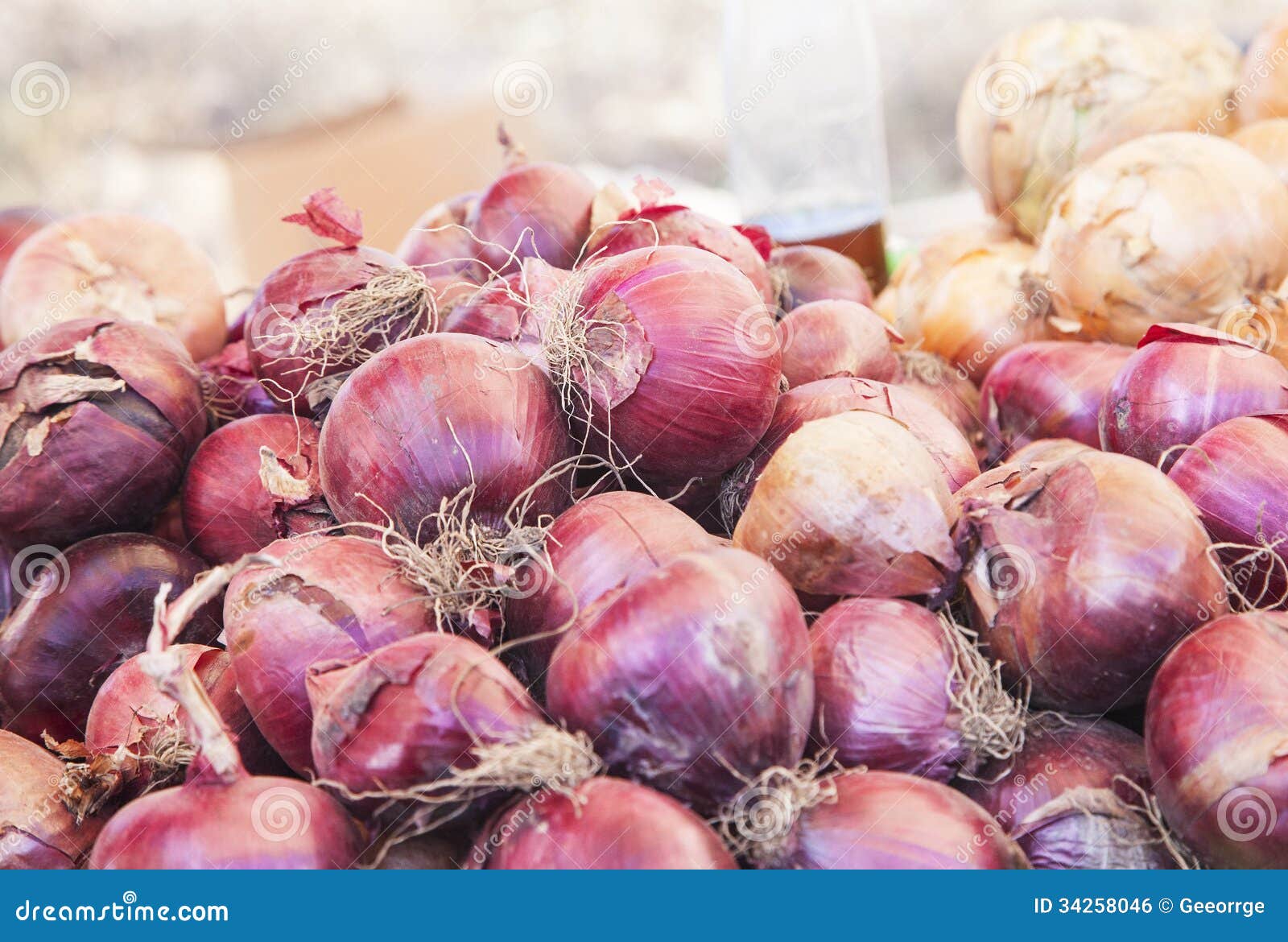 Cipolle Rosse Vendute Nel Mercato Fotografia Stock - Immagine di ...