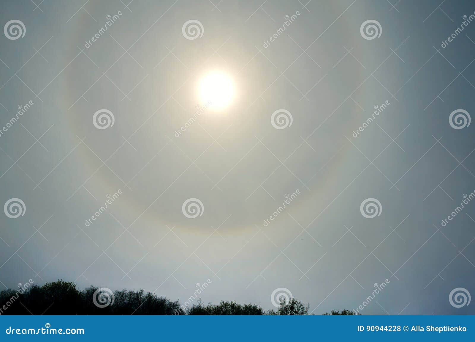 Circle around the sun stock photo. Image of science, phenomenon - 90944228