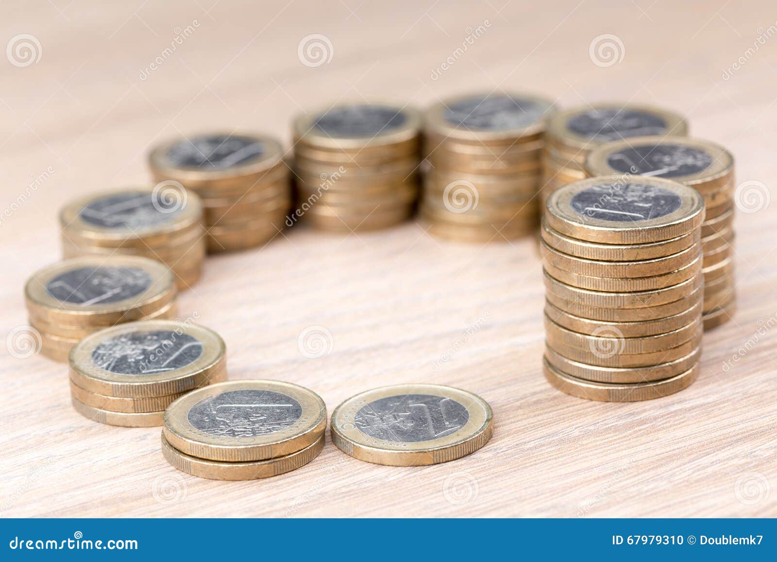 Circle of Coins Increasing in Size Stock Photo - Image of column ...