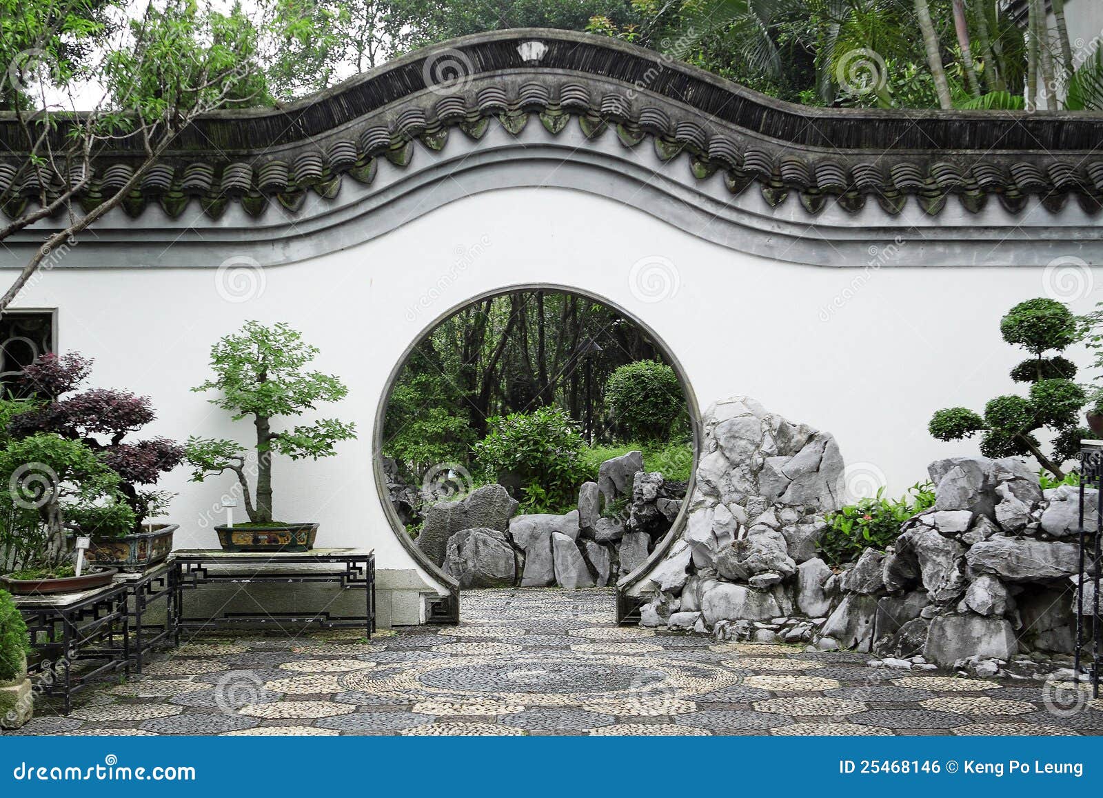 Circle Entrance of Chinese Garden Stock Photo - Image of china, calm ...