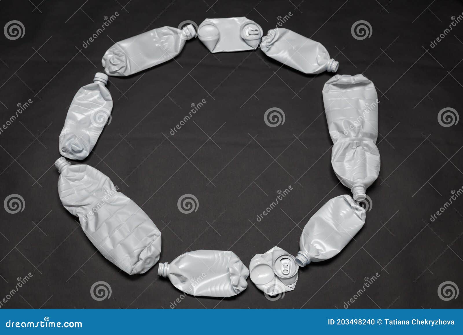 Garbage Circle. Different Types Of Garbage Around The Recycling Symbol ...