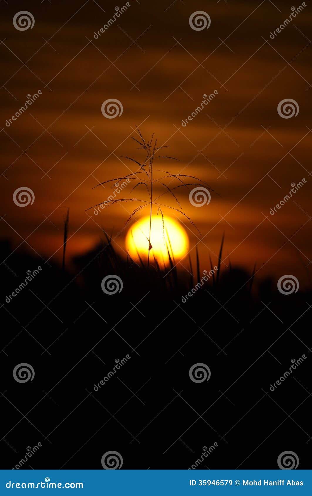 Circle sun stock image. Image of clouds, fiery, sunset - 35946579