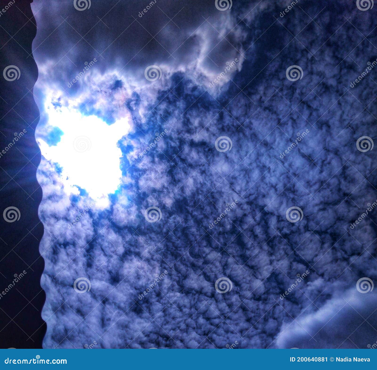 Circle of the sunlight stock image. Image of night, moon - 200640881