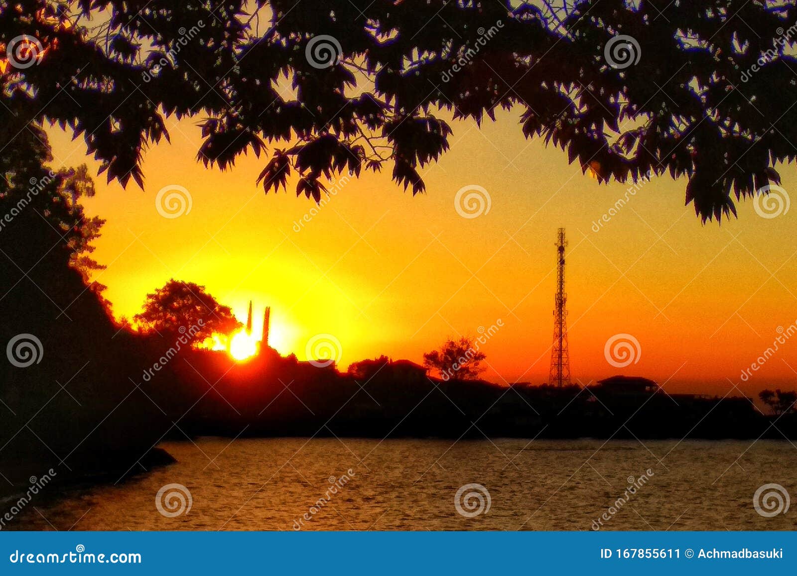 Circle Sunrise on Sarangan Lake Stock Image - Image of light, circle ...