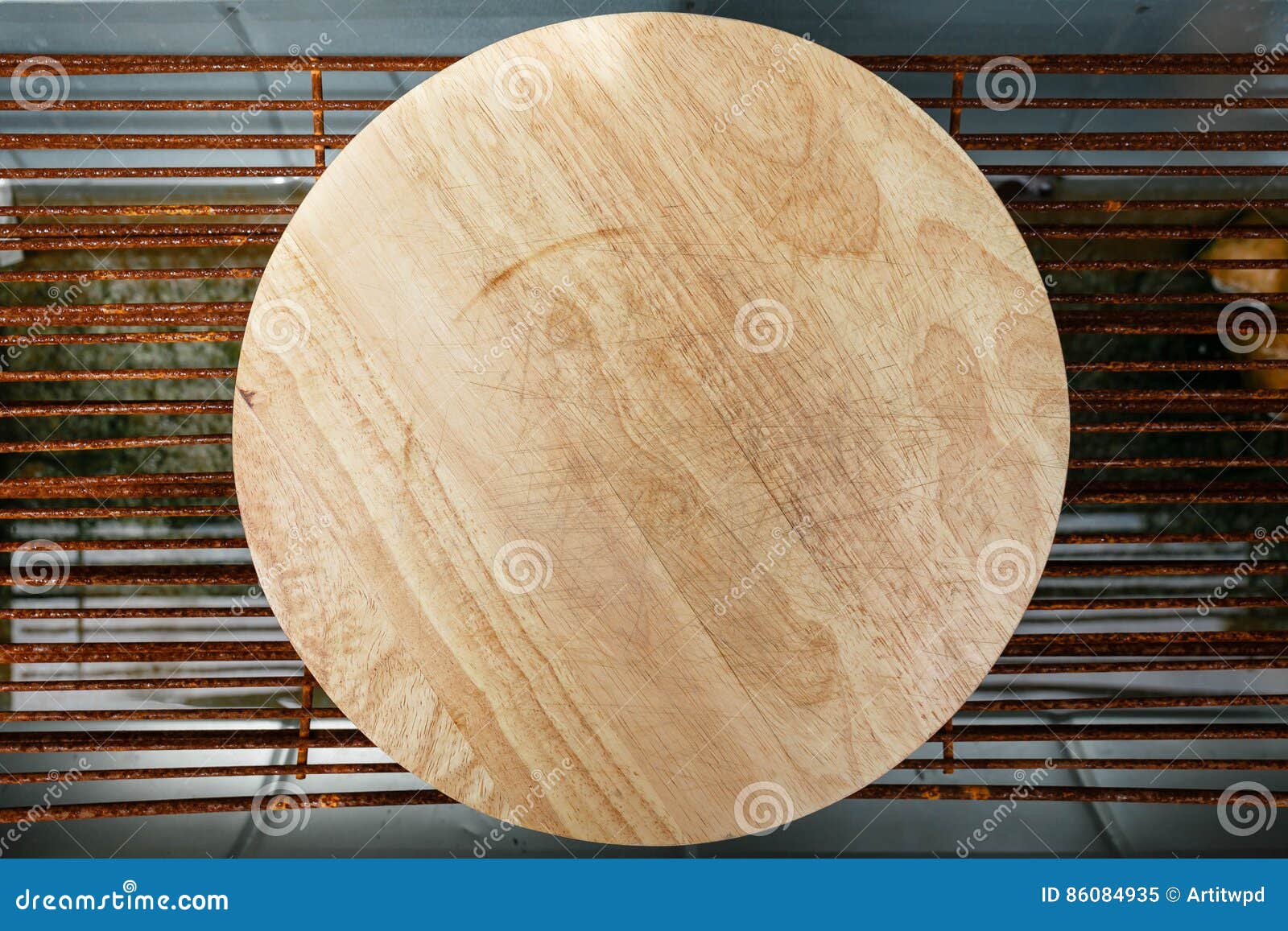 Circle Wood Block on Grille Stock Image - Image of brown, food: 86084935