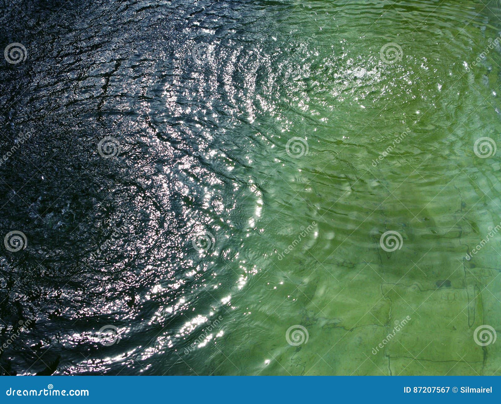 Circles on the Green Deep Water Fountain Photo Stock Image - Image of ...