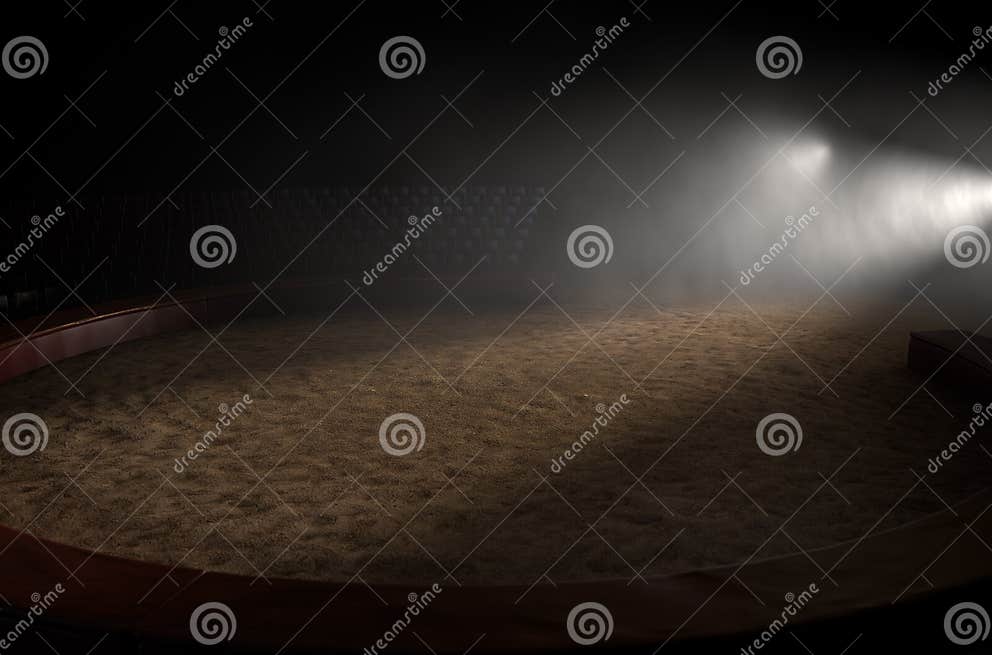 Circo Ring Empty stock de ilustración. Ilustración de reflector - 75896270