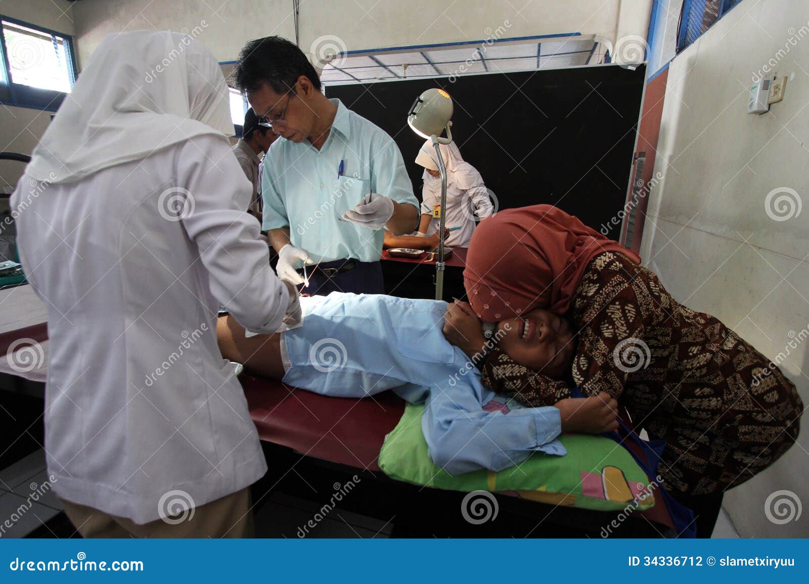 492 Circoncision Photos libres de droits et gratuites de Dreamstime