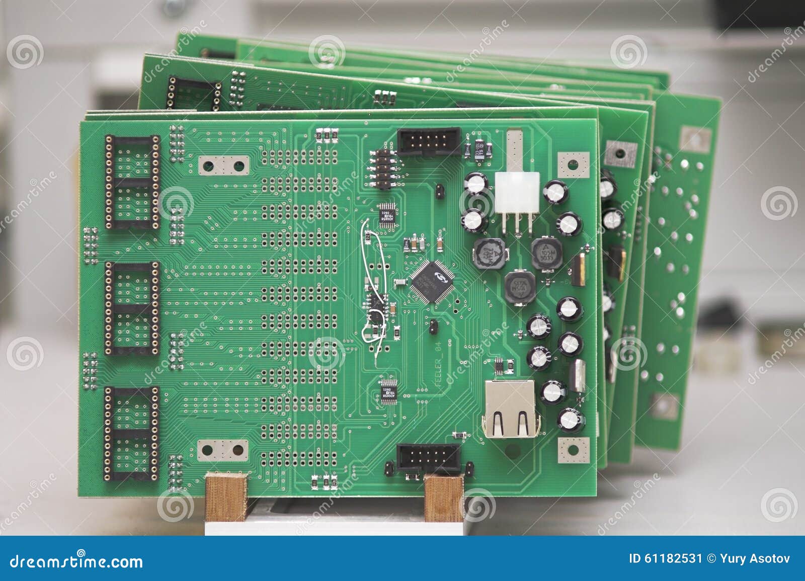Circuiti integrati immagine stock. Immagine di condensatore - 61182531