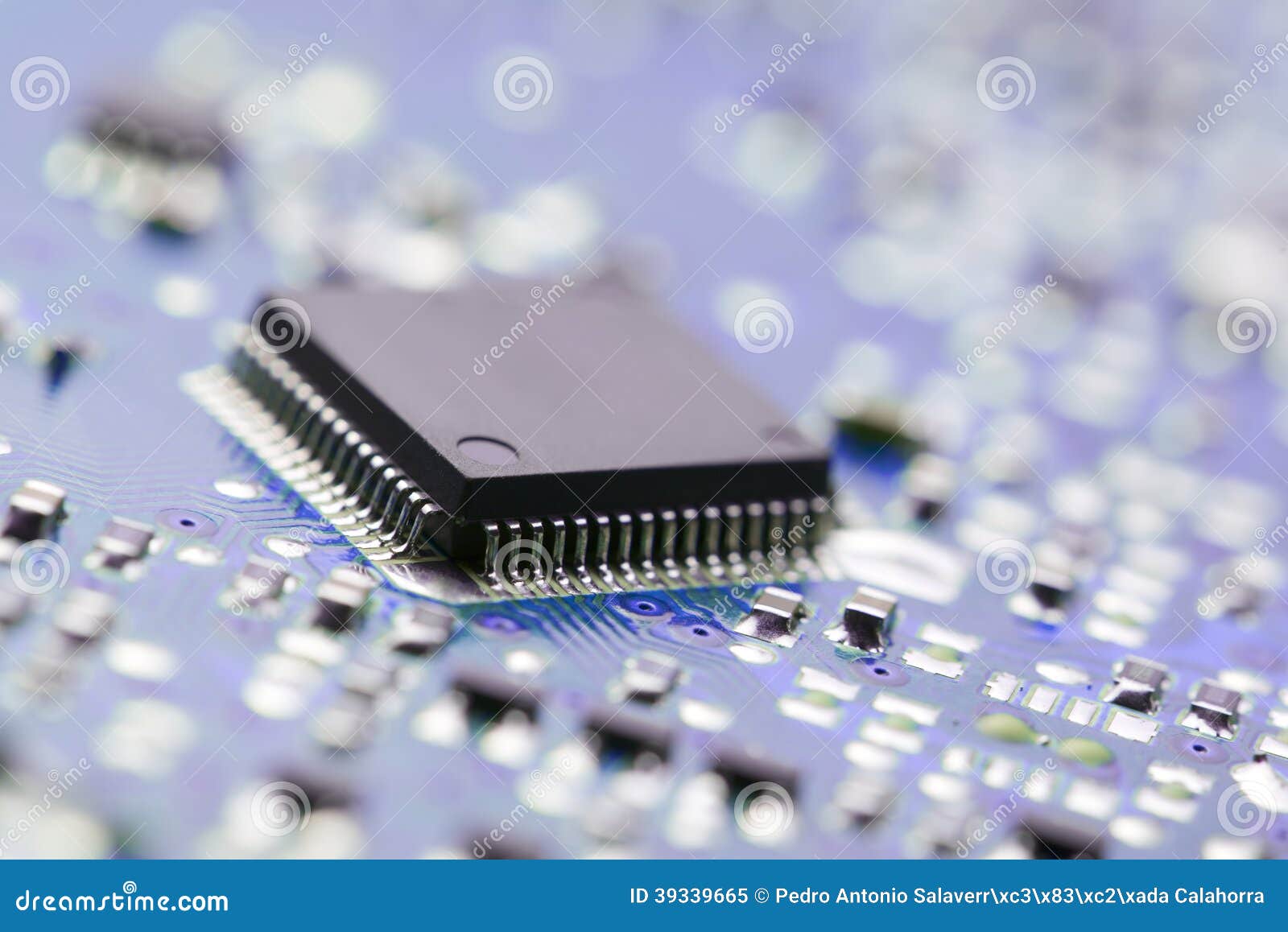 Circuito integrado imagen de archivo. Imagen de macro - 39339665