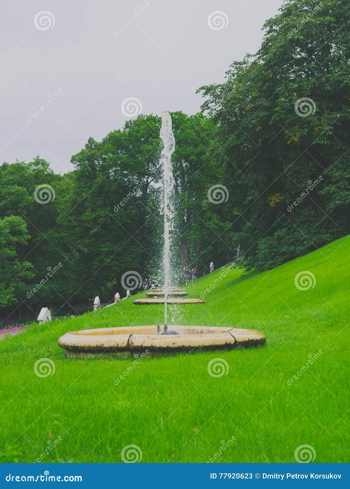 The Circular Fountain in the Park Stock Image - Image of beautiful ...