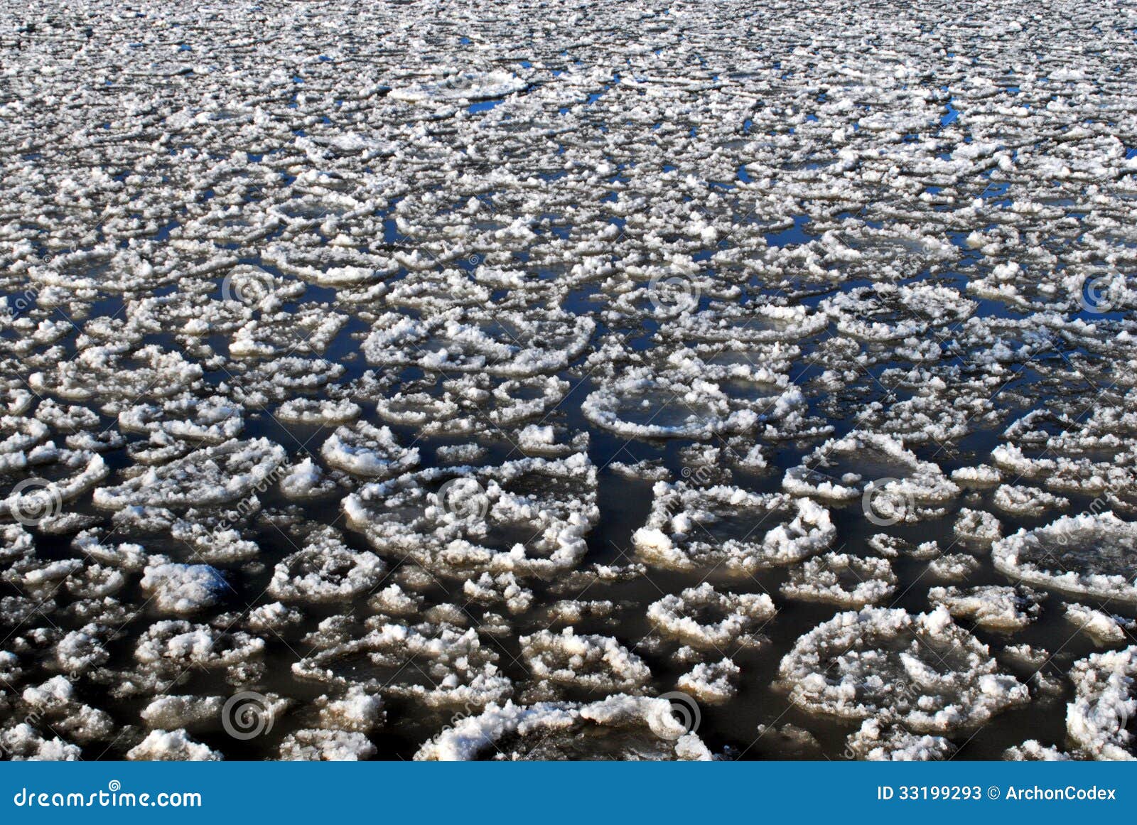 Circular ice floes on lake stock image. Image of curve - 33199293