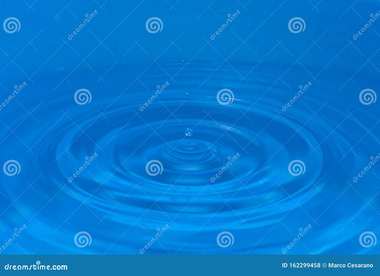 Circular Water Waves by a Falling Drop Stock Photo - Image of drop ...