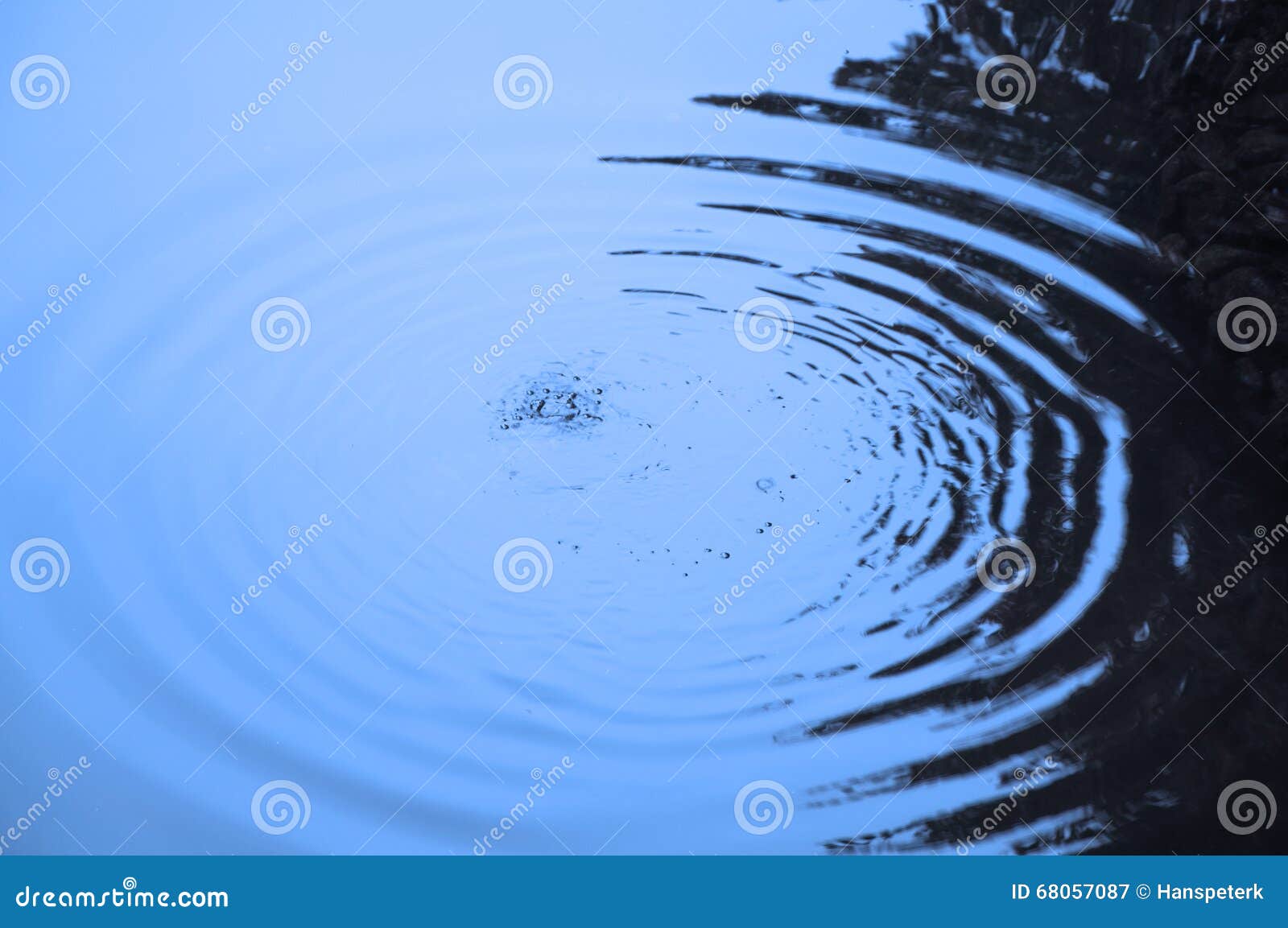 Circular Water Splash Stock Photo | CartoonDealer.com #26694144