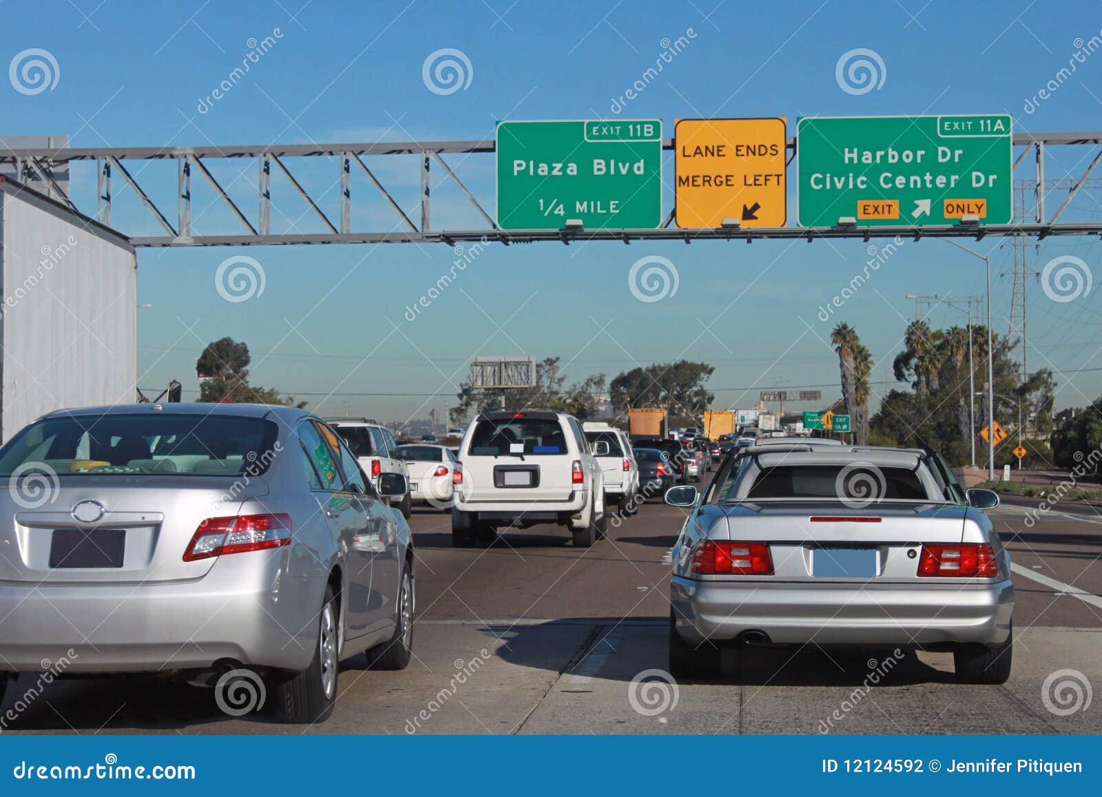 Circulation d'autoroute photo stock. Image du véhicules - 12124592