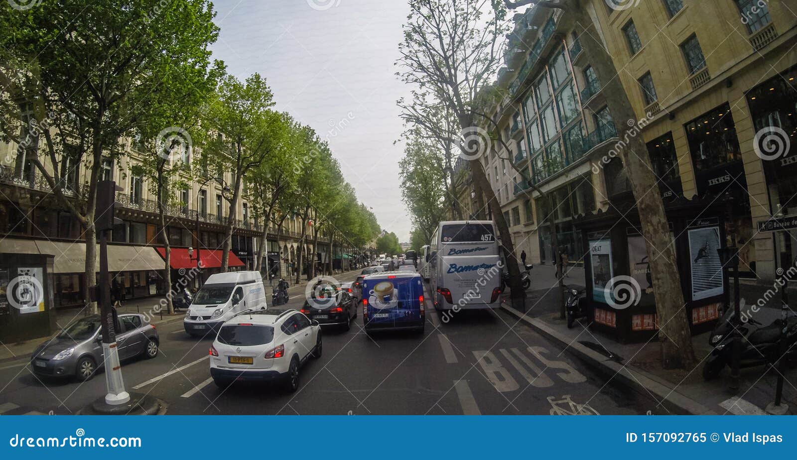 Circulation Dans Les Rues De Paris Image éditorial - Image du scénique ...