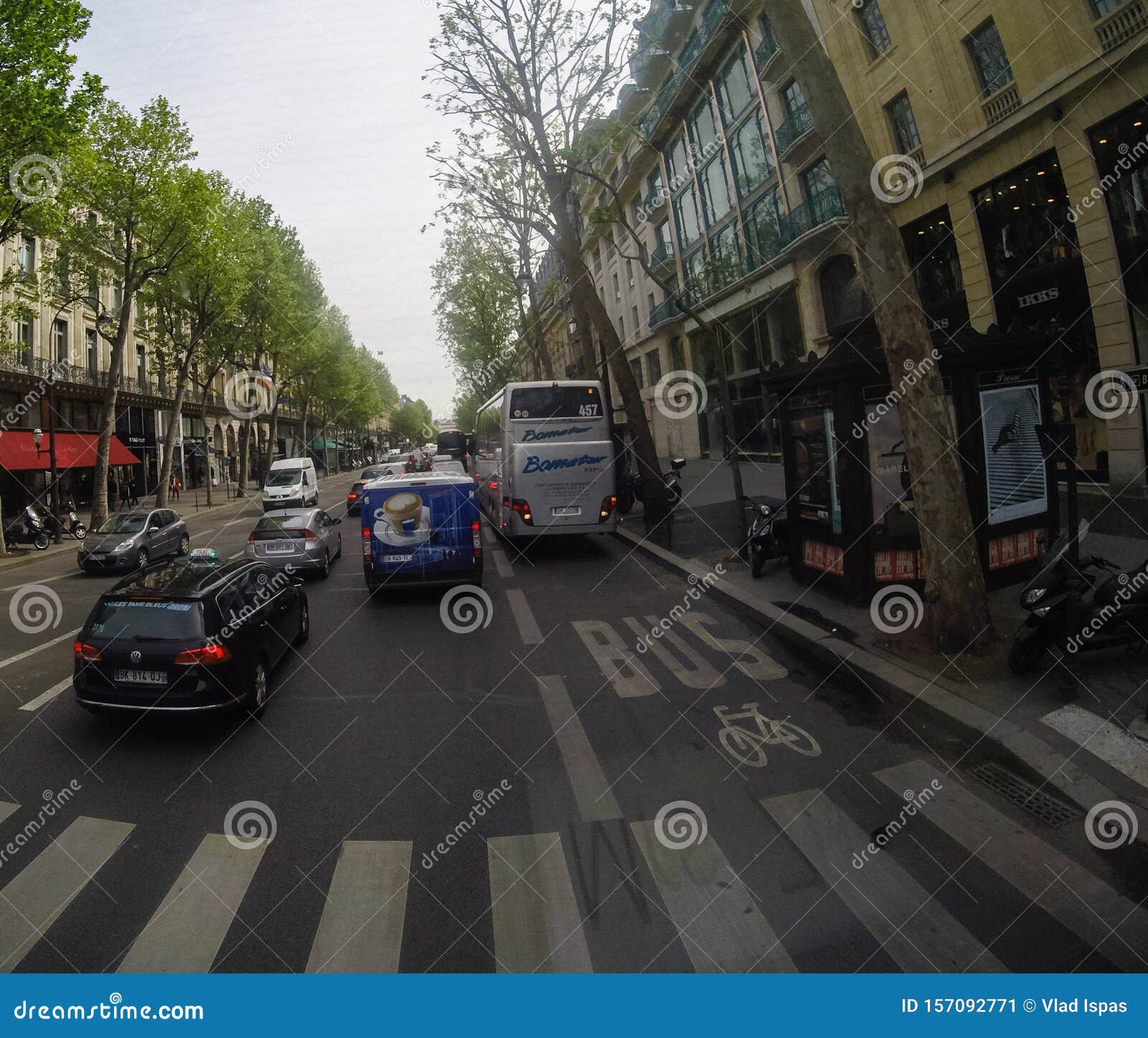 Circulation Dans Les Rues De Paris Photo éditorial - Image du course ...