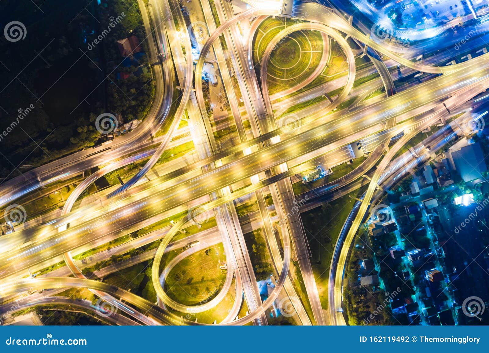 Circulation Sur La Route De Jonction La Nuit Photo stock - Image du ...