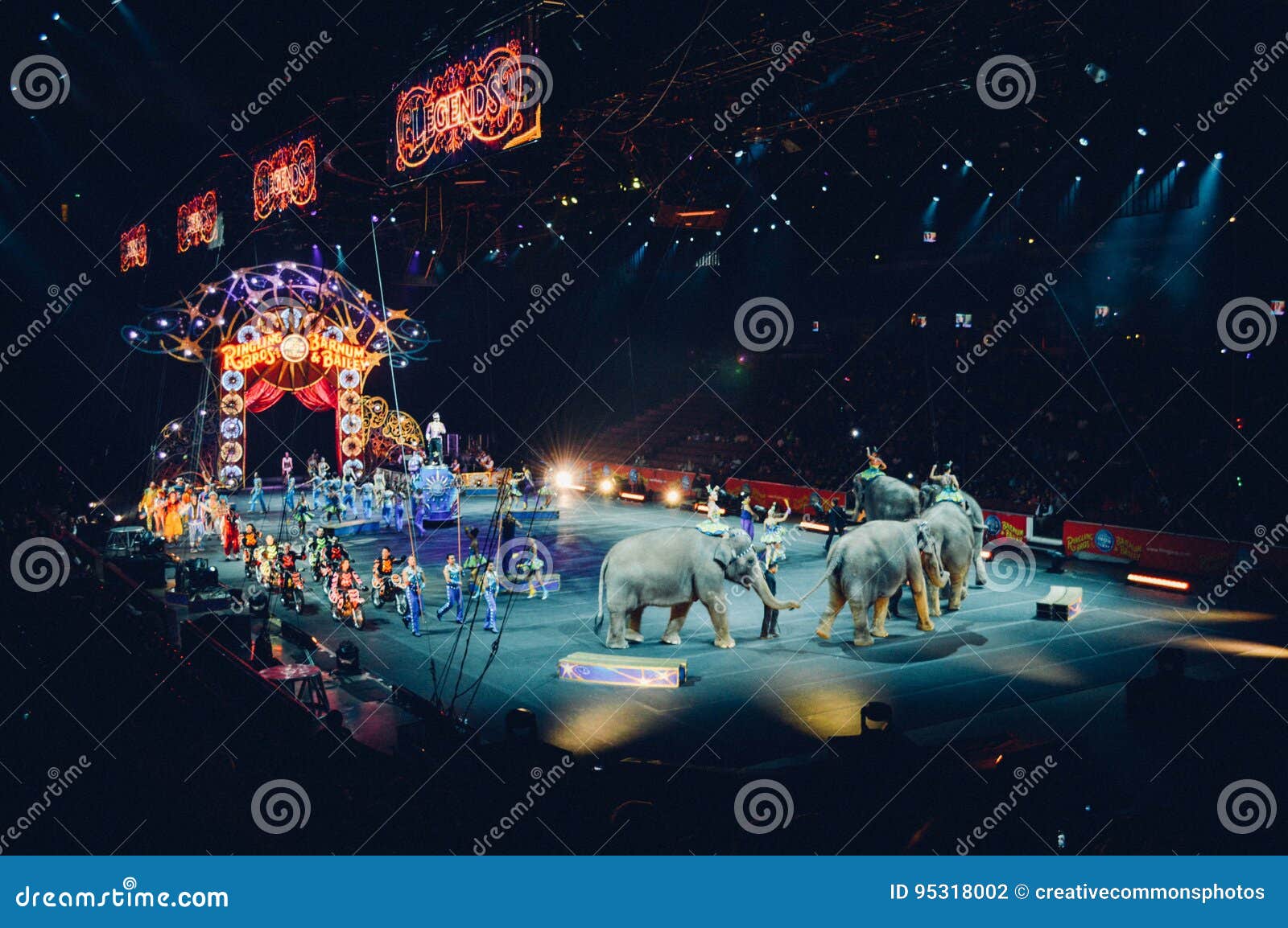Circus Arena Picture. Image: 95318002