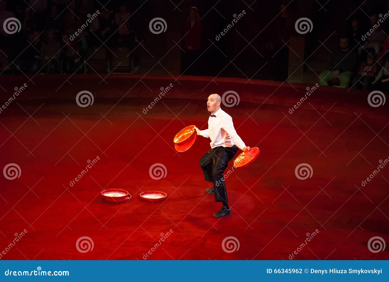 Circus performers editorial photography. Image of balance - 66345962